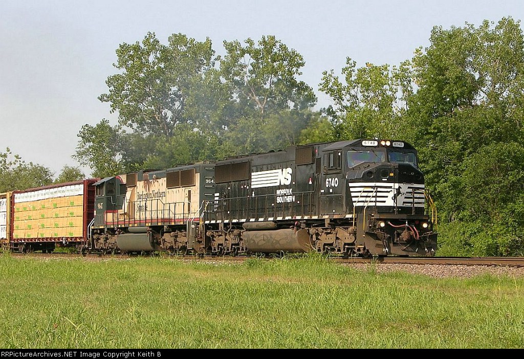 NS 6740 and BNSF 9647